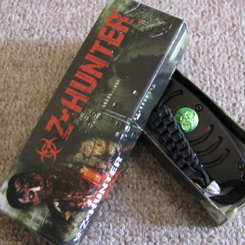 Couteau de Chasseur de Zombies A/O Acier Inox Décor Zombie Manche Alu ...