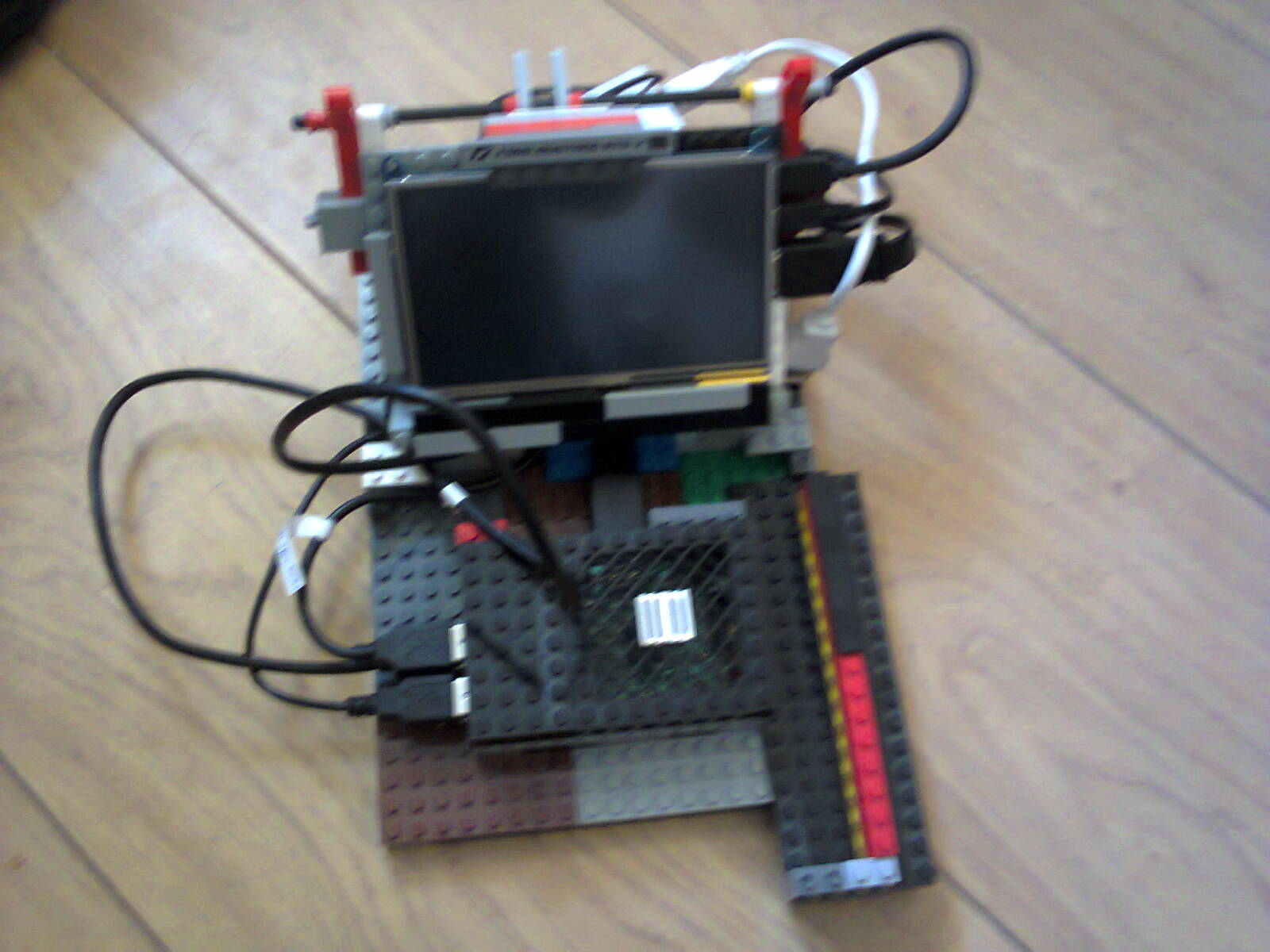 [FR/EN] Raspberry Pi 2 + Lego = My Case - Raspberry Pi Forums