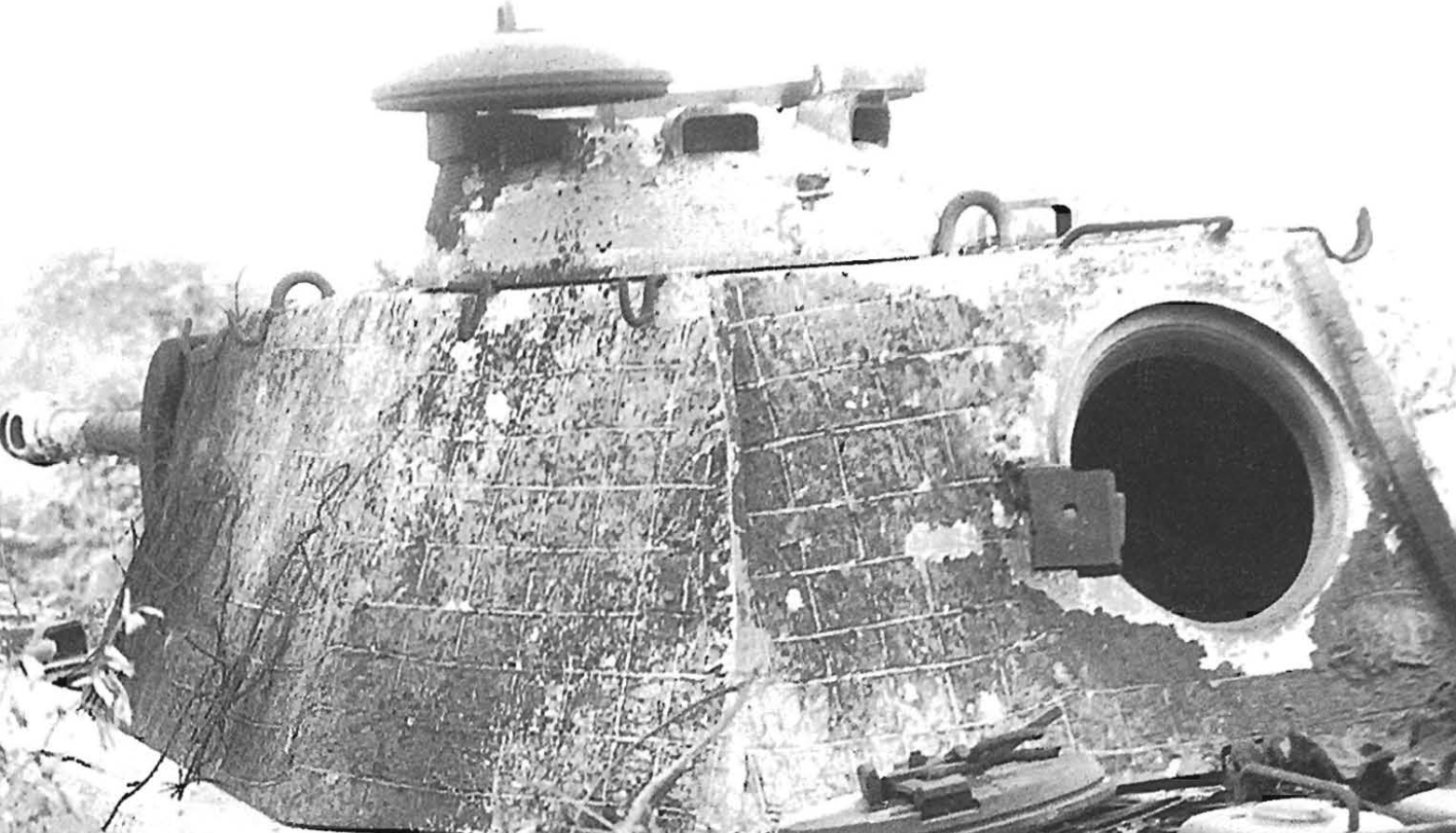 Spare track hangers (turret) on PR.33 and PR. 6 Panthers in France ...
