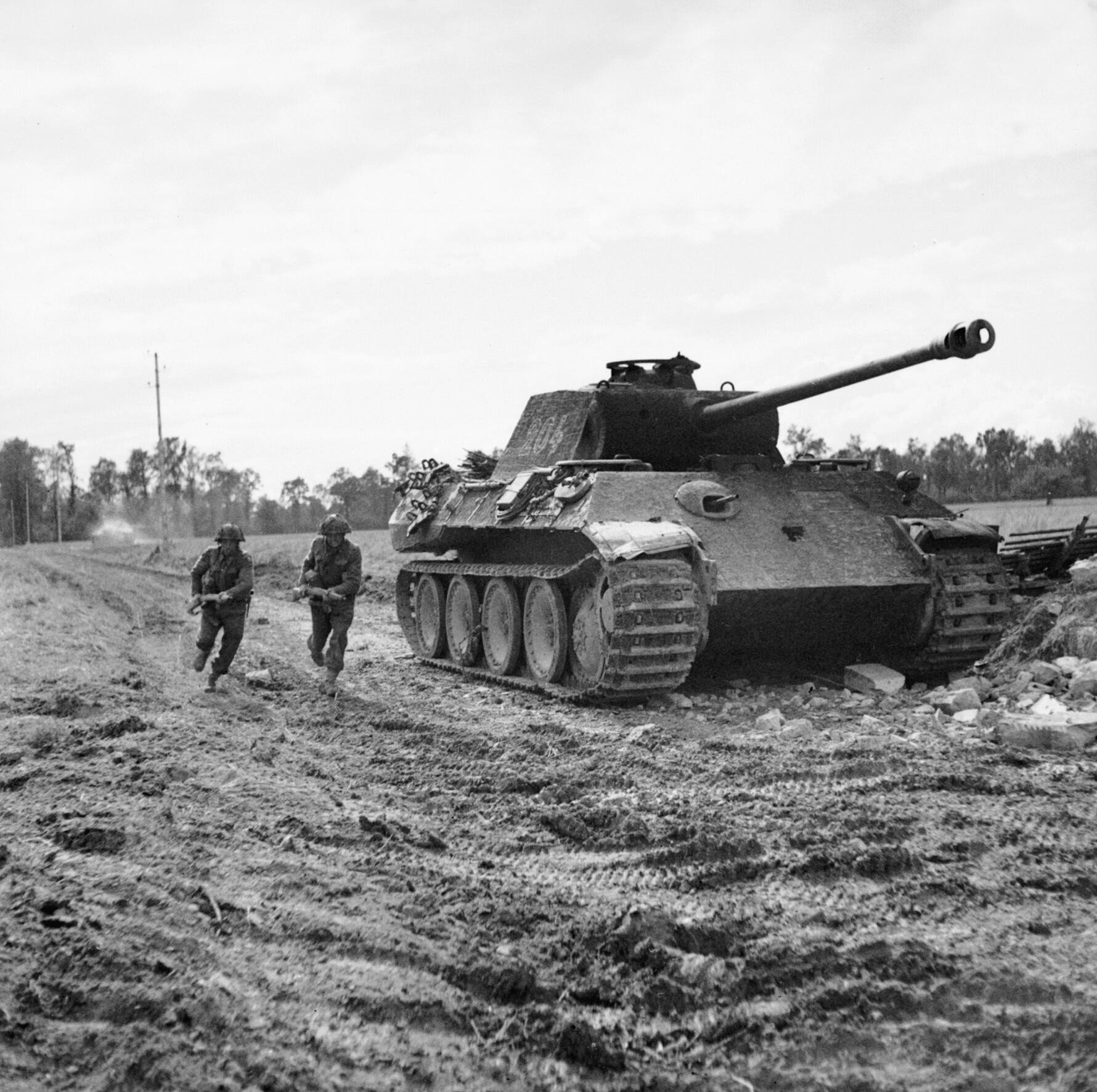 Is Das Werk's Panther A early/mid suitable for a 12th SS Panther in ...