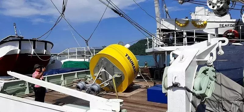 Phuket installe de nouvelles bouées de détection des tsunamis en mer d ...