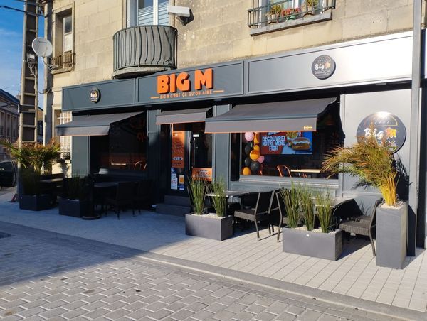 Carnets de notes : Denis Bâches Pose de stores du restaurant Big M Soissons