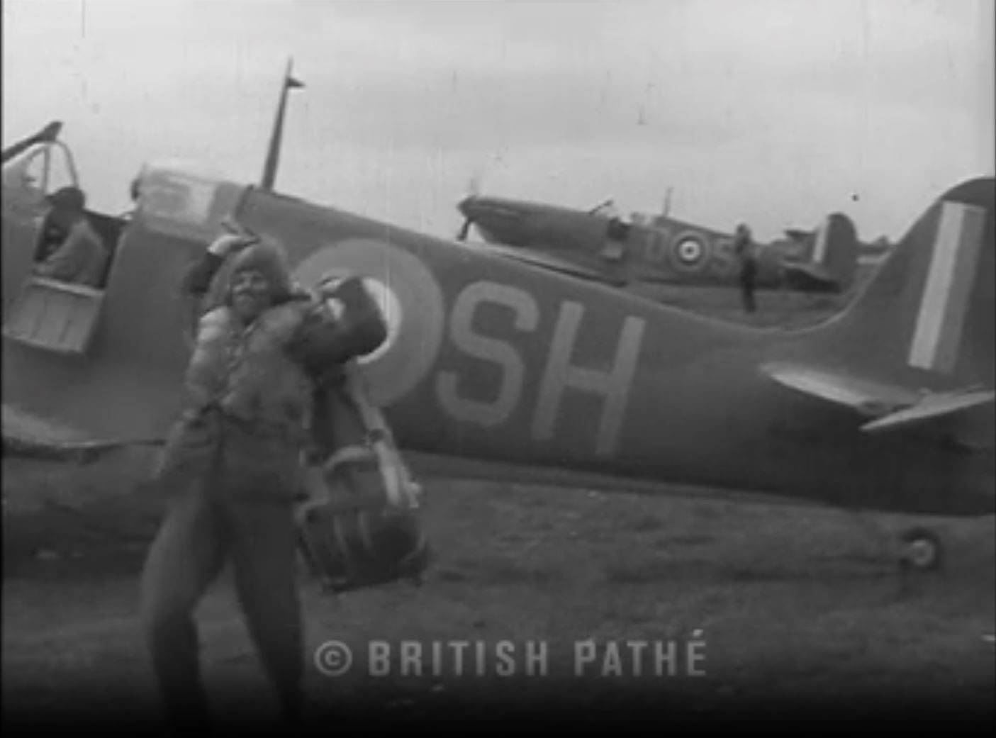 Help me out, I’m stuck! - Spitfire MK I - 64 Squadron - 1940-1941 - One ...