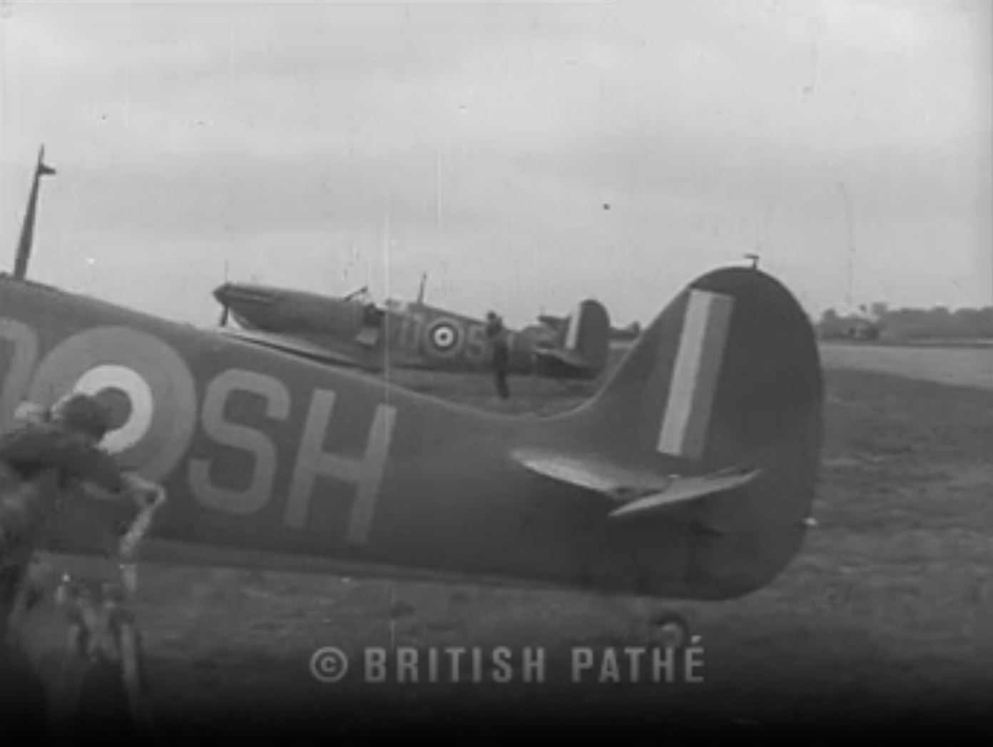 Help me out, I’m stuck! - Spitfire MK I - 64 Squadron - 1940-1941 - One ...