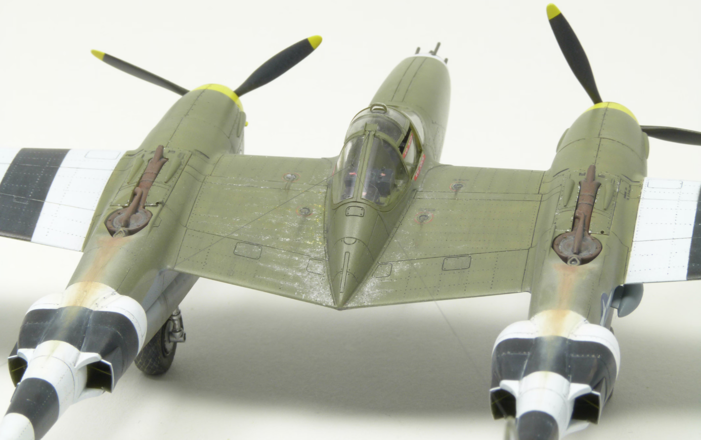 P-38J Academy 1/72 - Master194.com