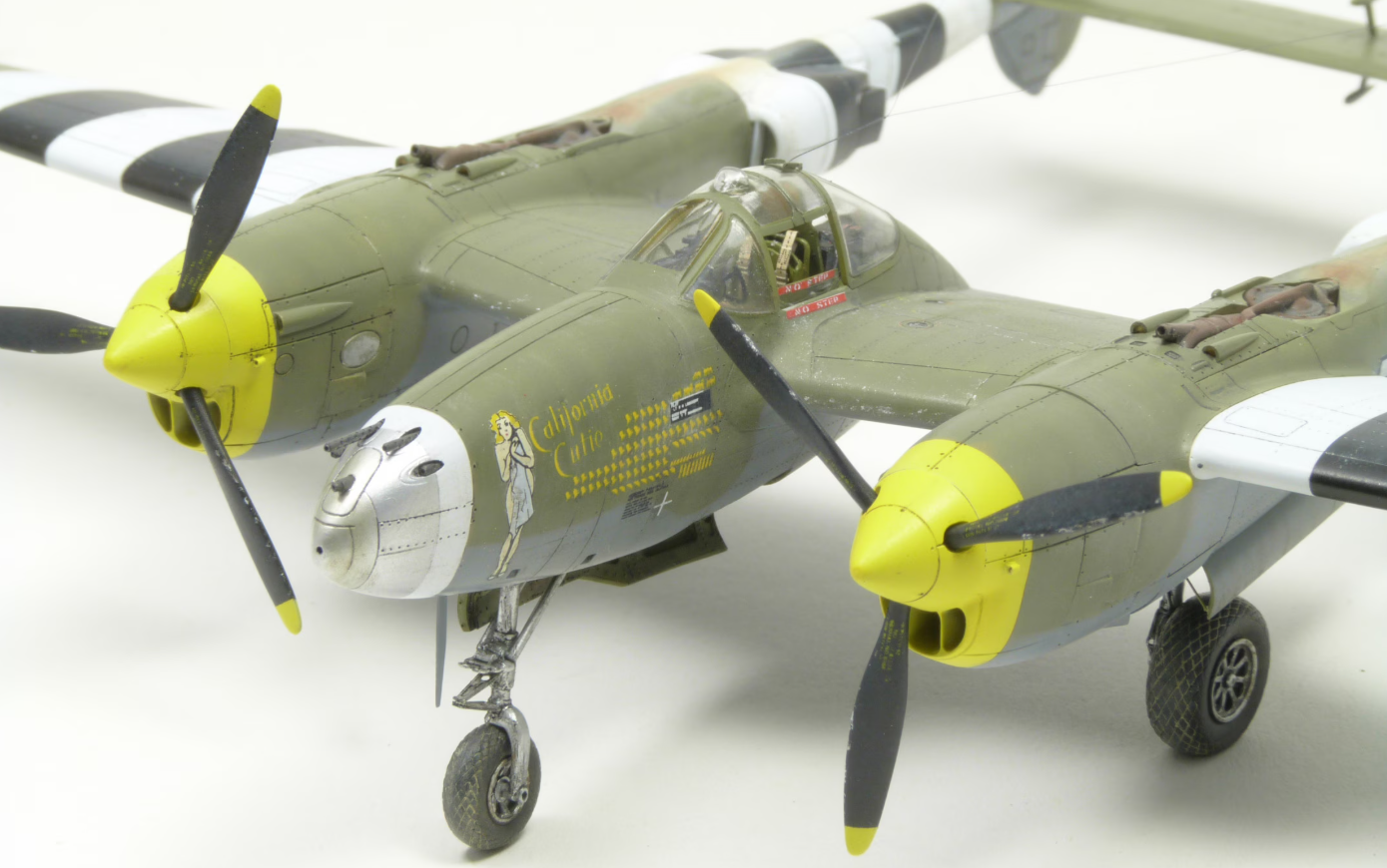 P-38J Academy 1/72 - Master194.com